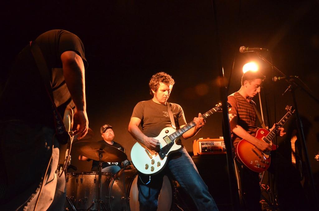 Aprender Guitarra para Unirse a un Grupo de Música