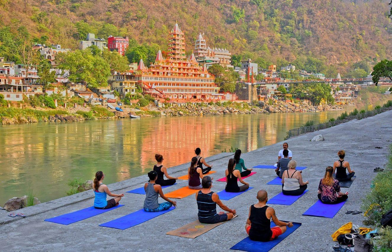 ¿Cómo Hacer un Retiro de Yoga en un Ashram?