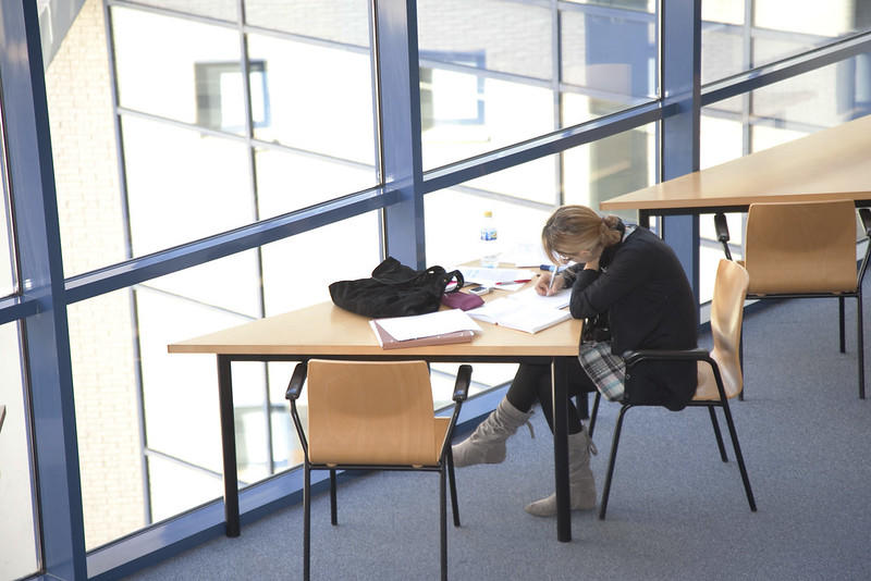 ¿Cuáles Son las Mejores Universidades de Economía en España?